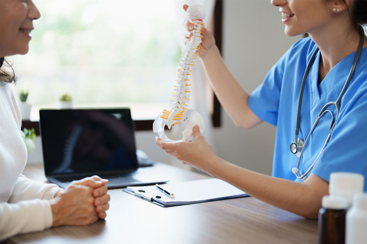 9 Everyday Movements That Are Damaging Your Spine Without You Realizing ...
